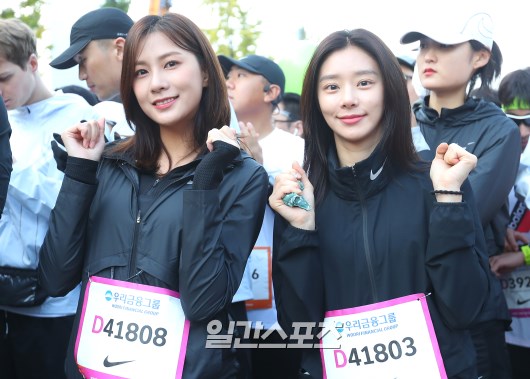 [포토]오하영-이주빈, '마라톤 뛰러 온 요정들' - 일간스포츠